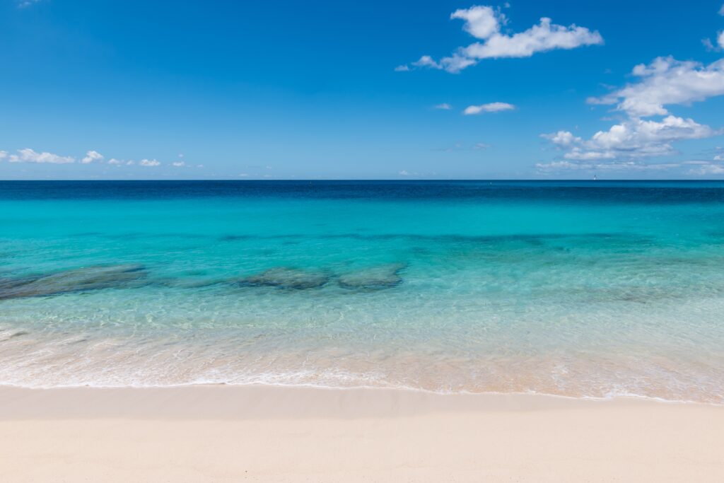 Choosing between St. Maartens most famous beaches Great Bay Beach, Maho ...